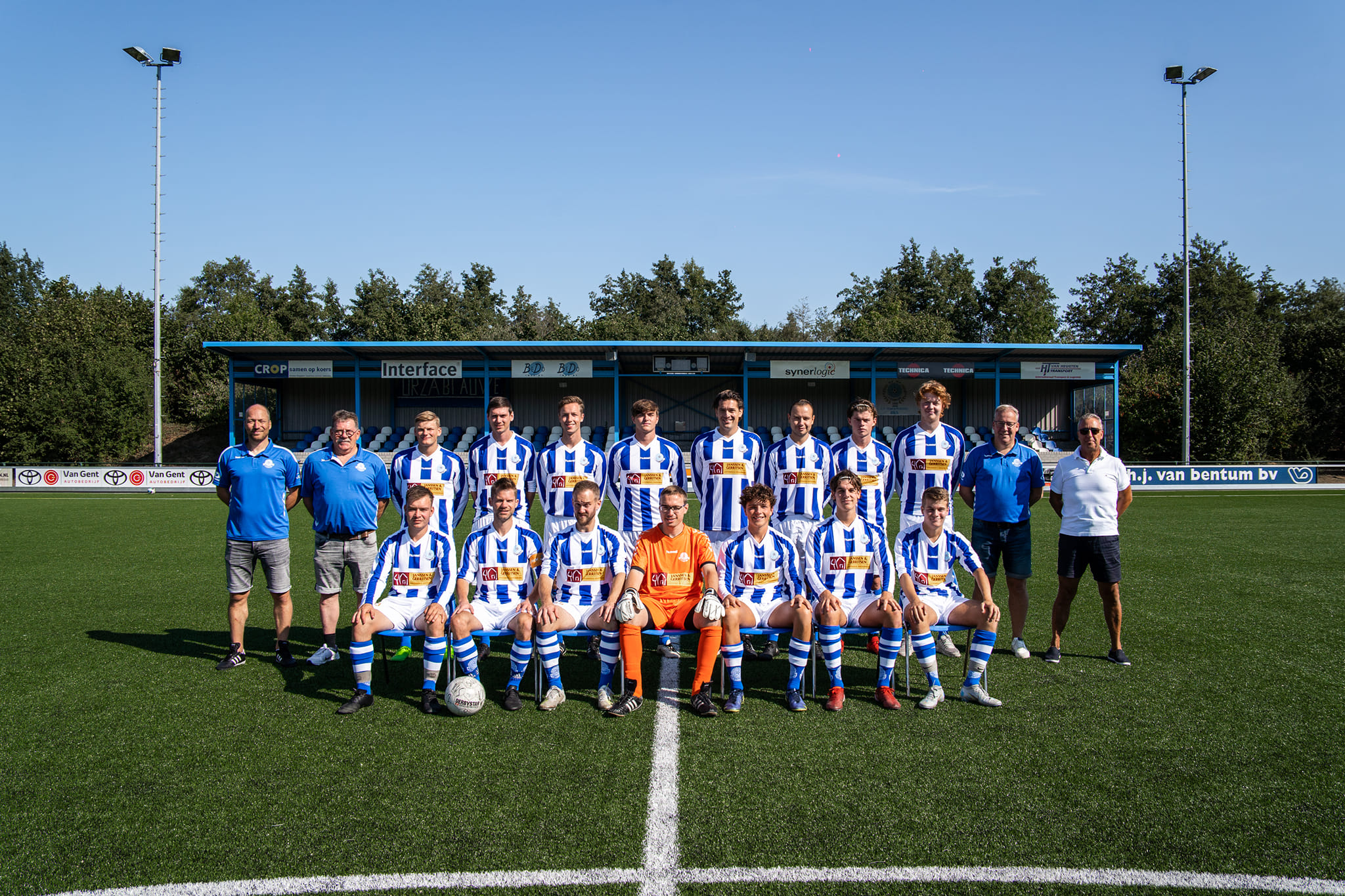 vv Scherpenzeel 2 in het nieuw gestoken door Janssen & Gerritsen ...